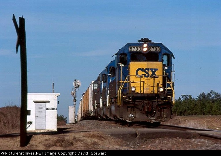 Q687/CSX 8703